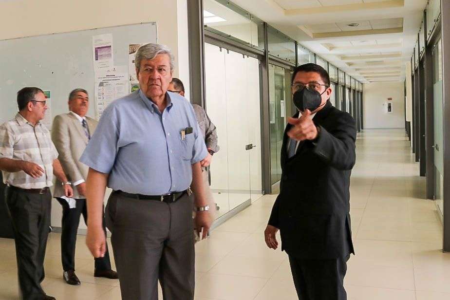 Recorre rector de la uach instalaciones de la facultad de economía en ...