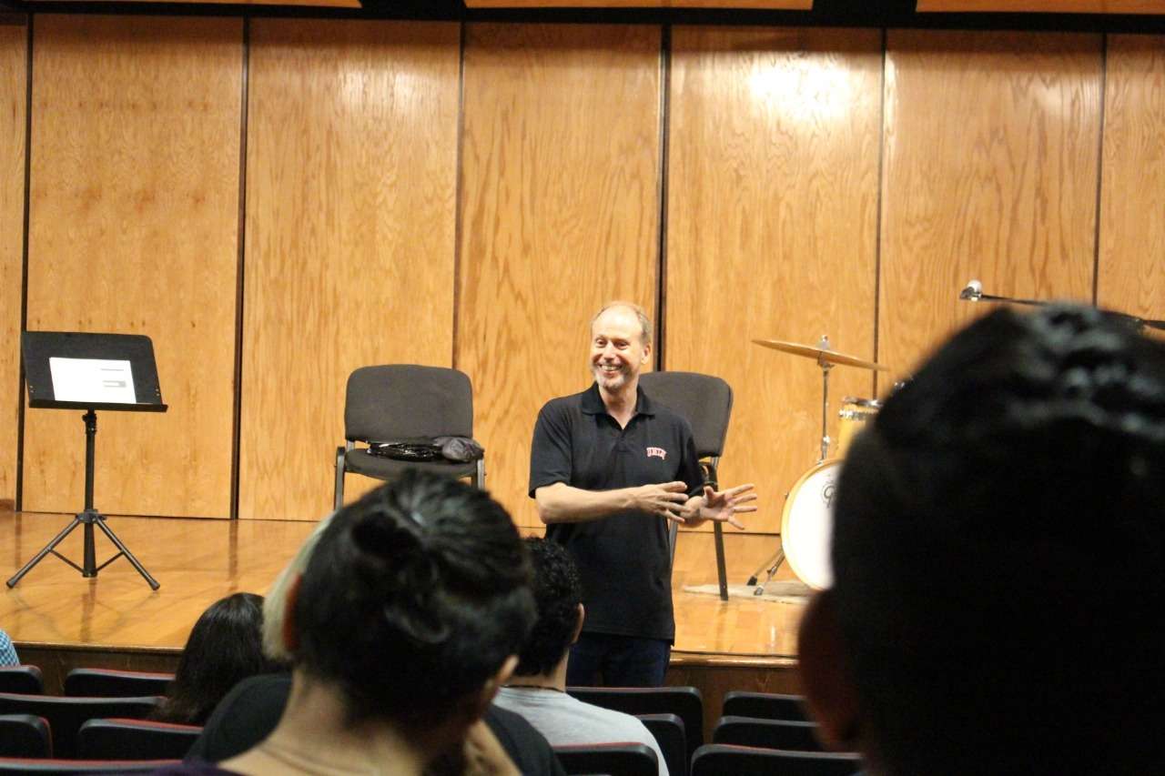 Ofrece Timothy Jones de la UNLV, Máster Class de batería en la Facultad ...