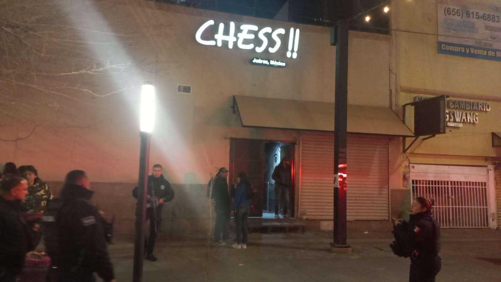 Balean a guardia del bar Chess | El Bordo