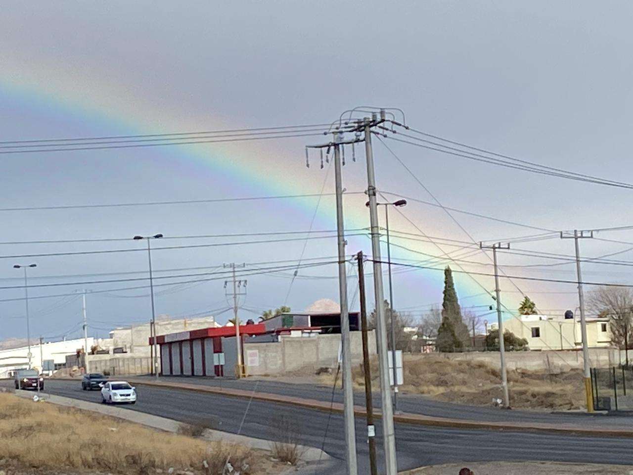 Surca arcoiris el cielo de Chihuahua detrás de la lluvia | El Bordo