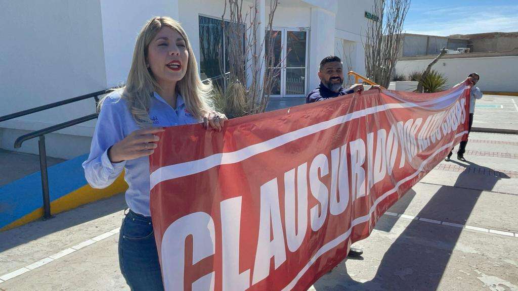 Protesta Daniela Álvarez afuera de oficinas de la CFE por altas tarifas ...
