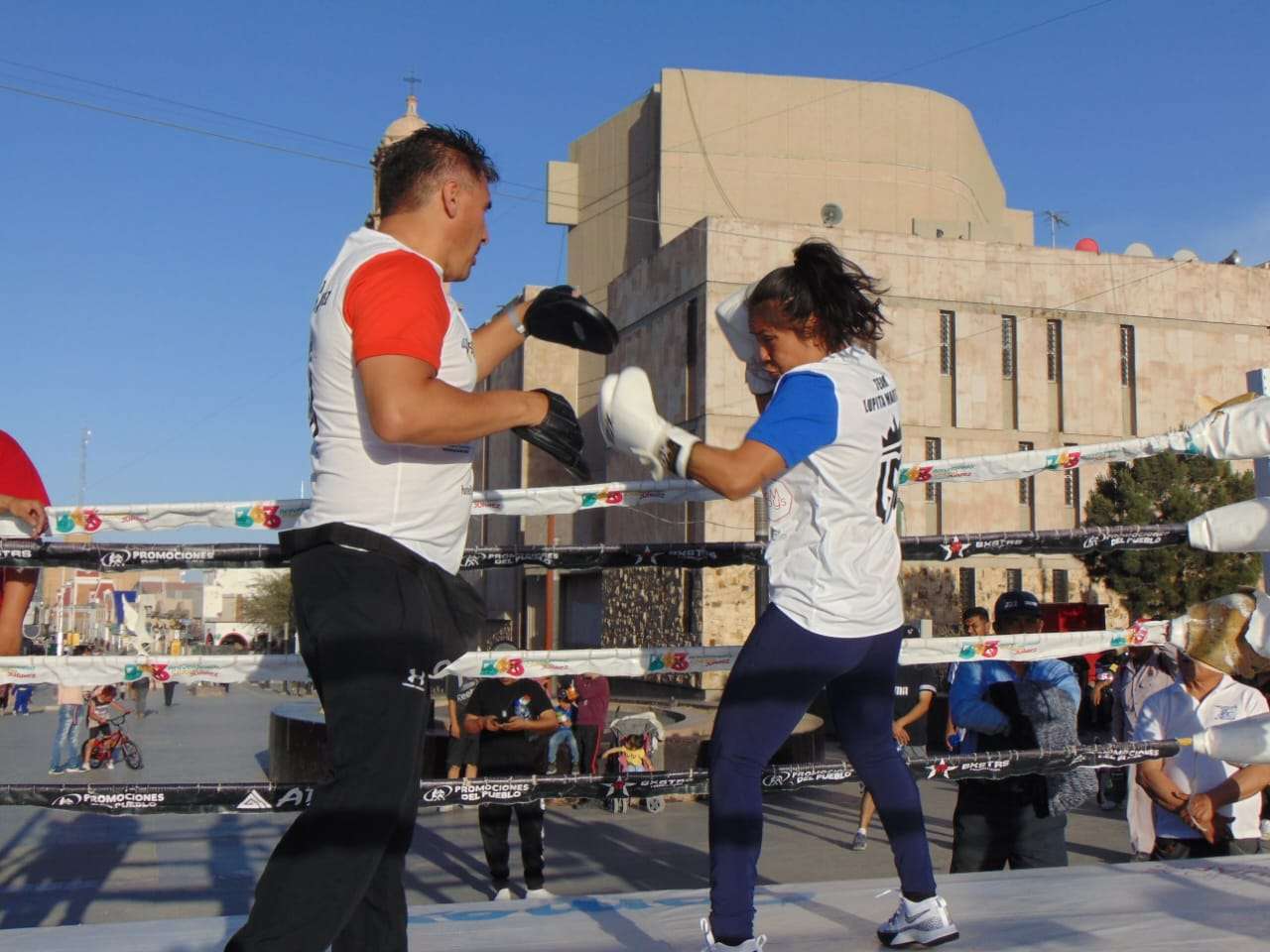 Entrenan La Bonita Fernández y Micky Román en el Centro | El Bordo