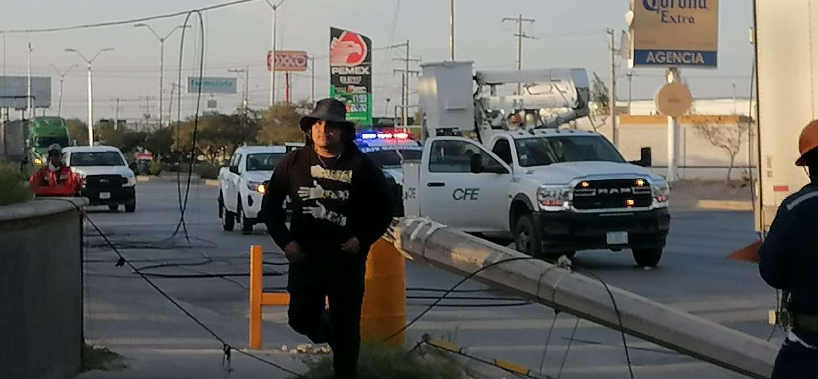 Conductor De Tráiler Derriba Un Poste De Luz El Bordo