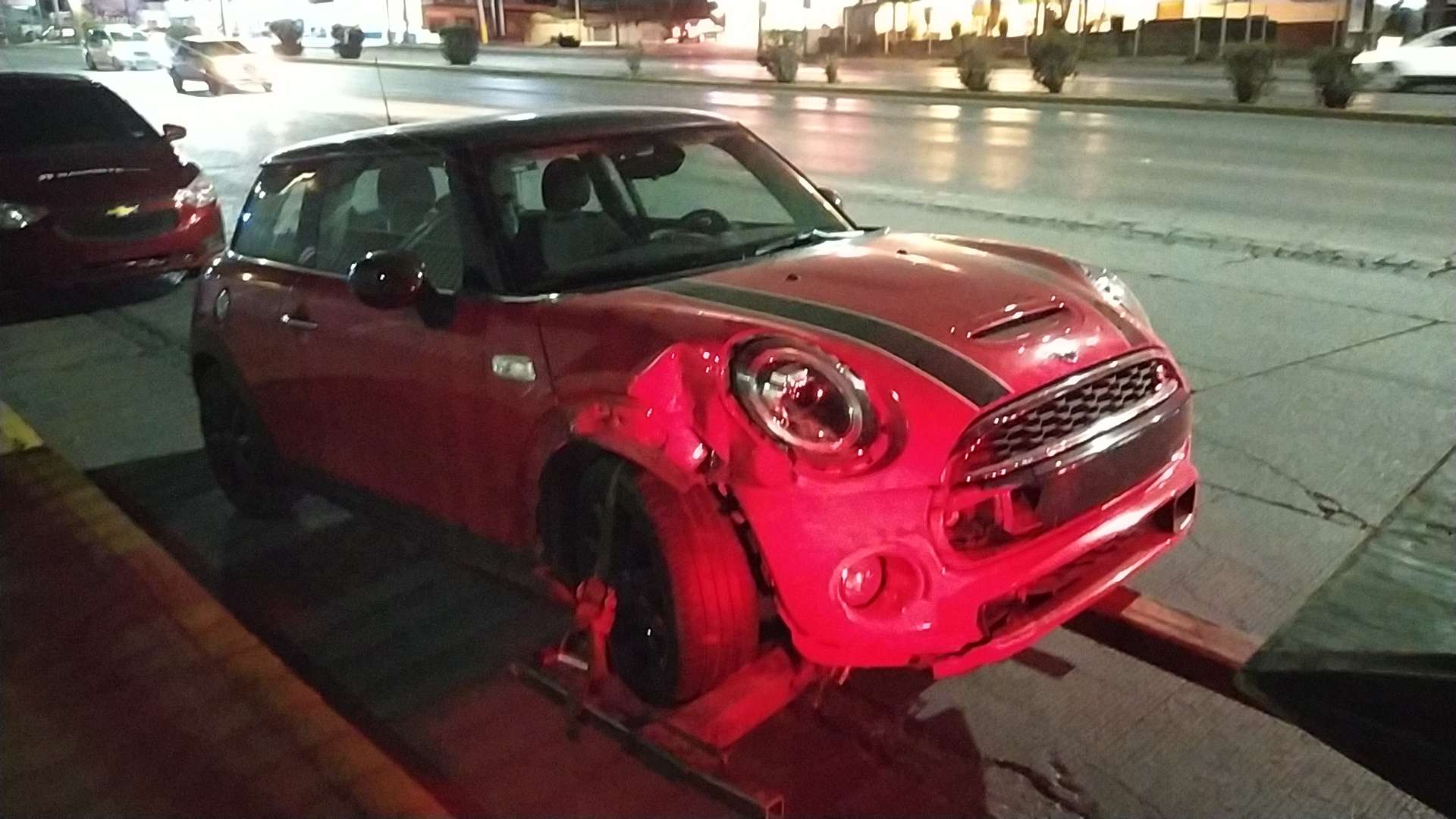 Mujer pierde el control y choca con 4 vehículos | El Bordo