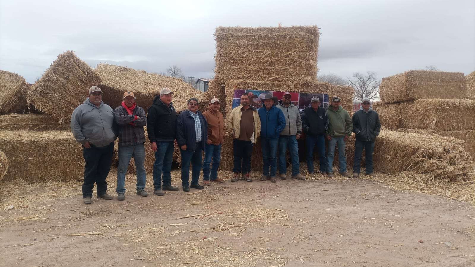 Entregan pacas de rastrojo para agricultores de El Valle | El Bordo