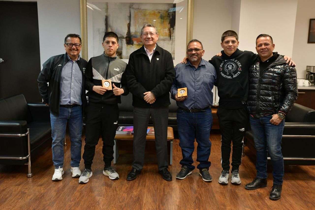 Reciben medallas de reconocimiento los ganadores del Premio Estatal del ...
