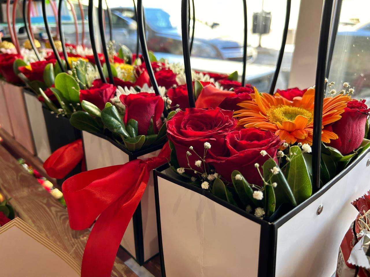 Ofrecen florerías gran variedad de productos para este 10 de mayo | El ...