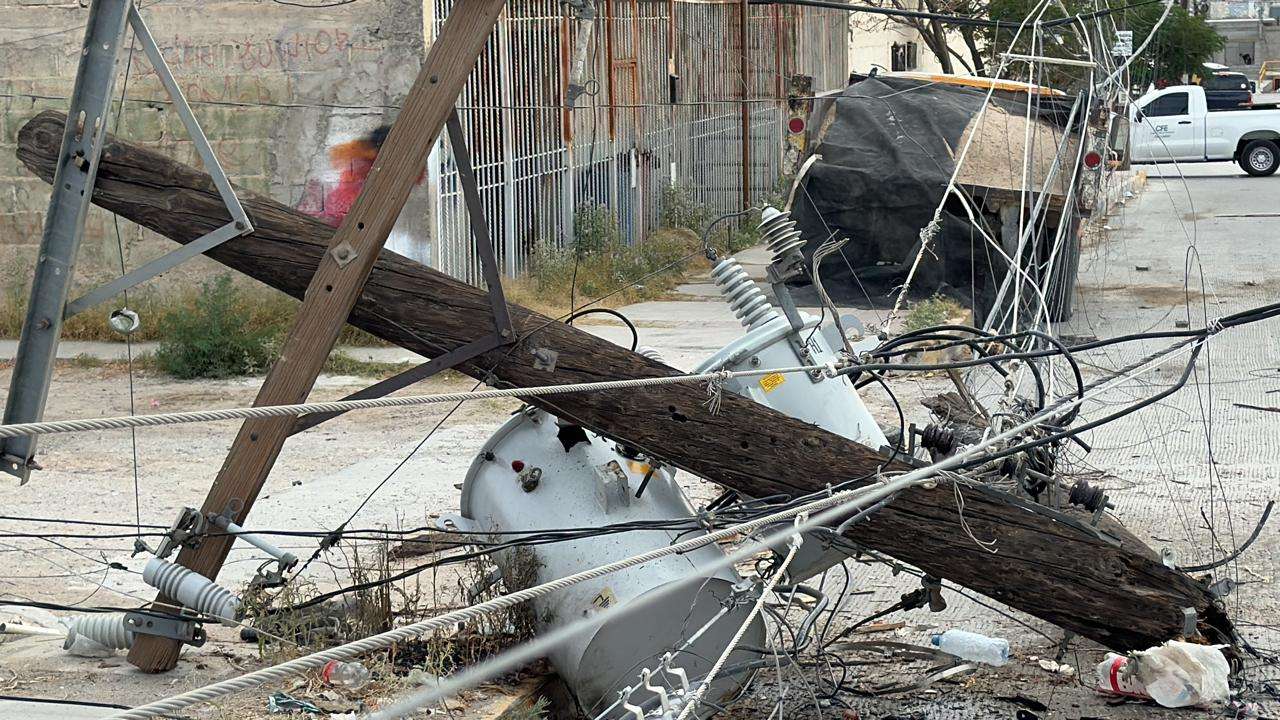 Choque contra poste de CFE deja a colonia Morelos sin luz | El Bordo