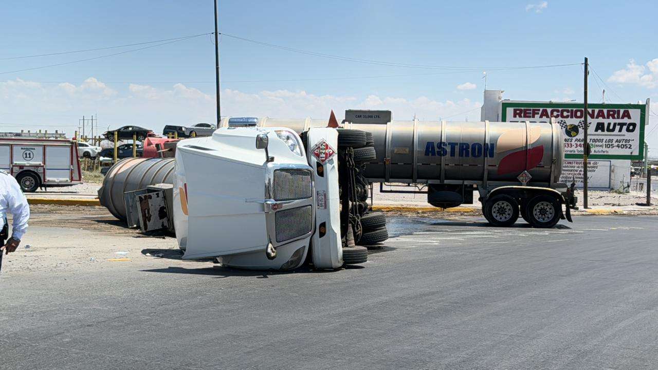 Vuelca pipa de combustible en la Casas Grandes | El Bordo