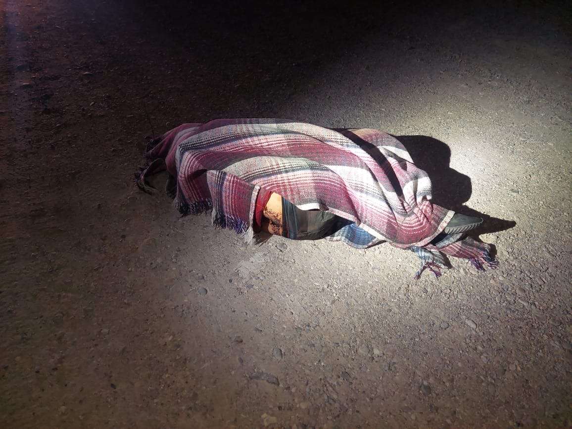 Tiran cadáver de hombre envuelto en cobija y con un alambre en la cabeza | El Bordo