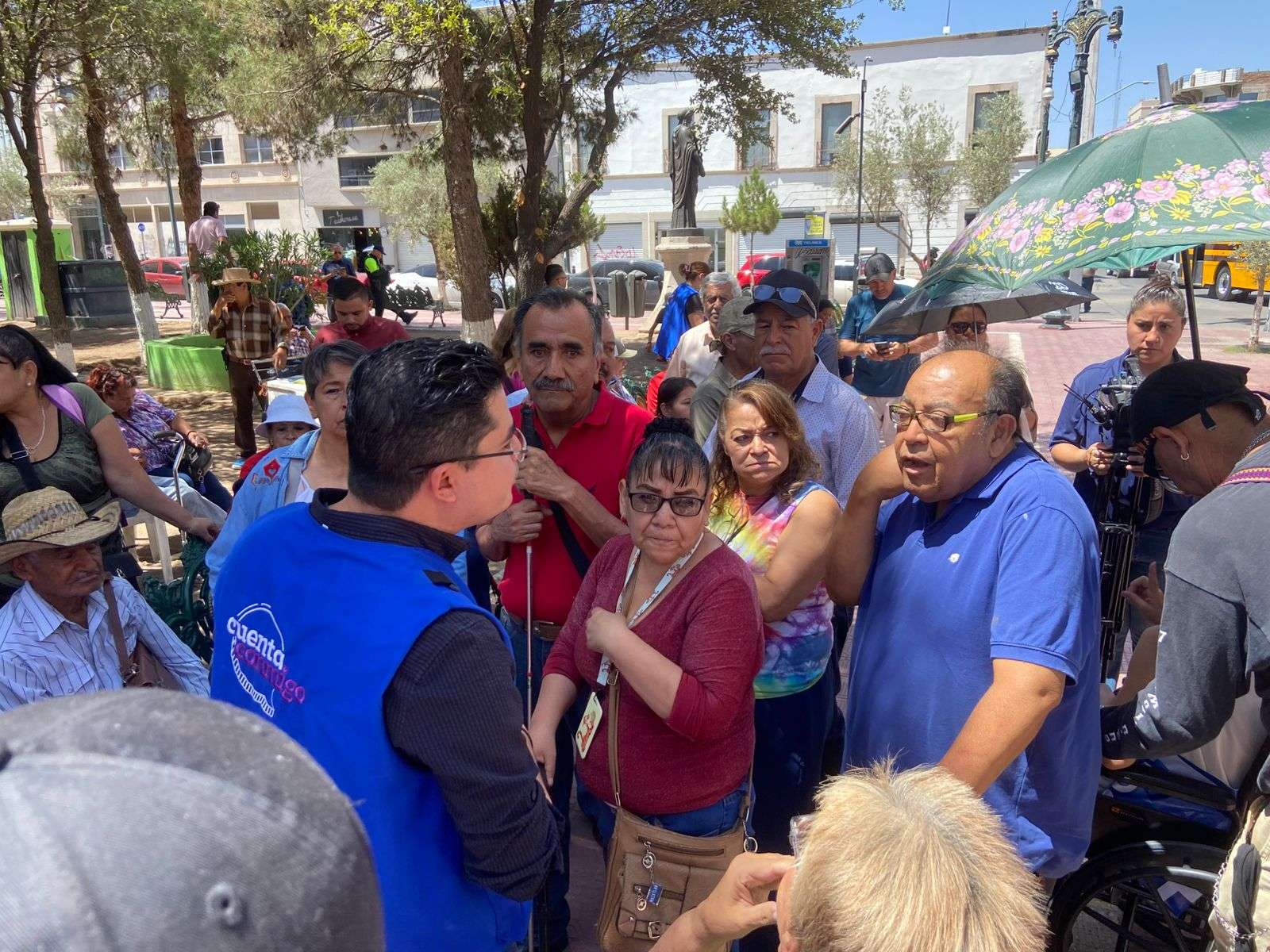 Se compromete Rafael Loera a resolver demandas de personas con ...