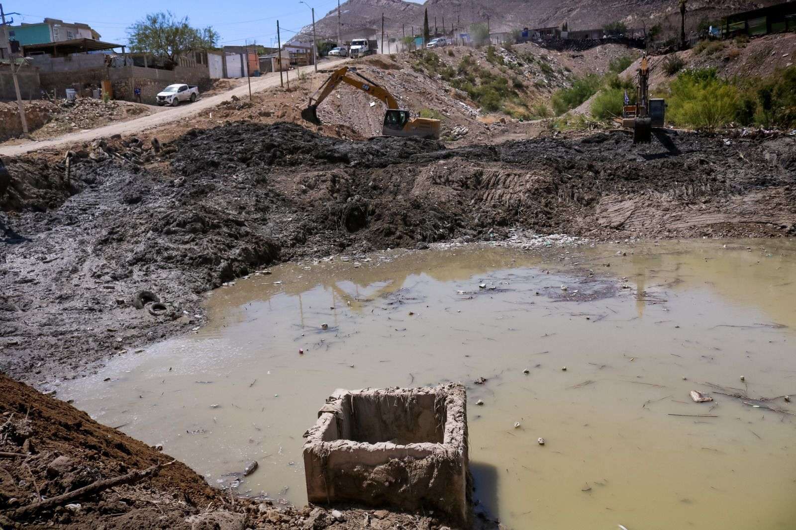 Retiran 4 mil toneladas de azolve y desechos del dique en la Elías ...
