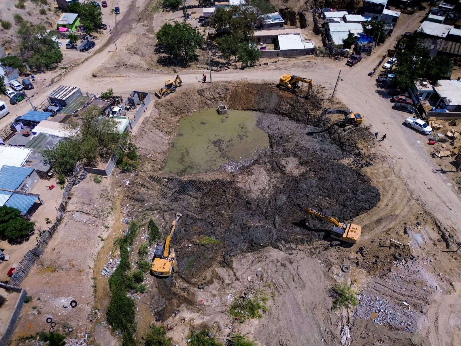 Retiran 4 mil toneladas de azolve y desechos del dique en la Elías ...