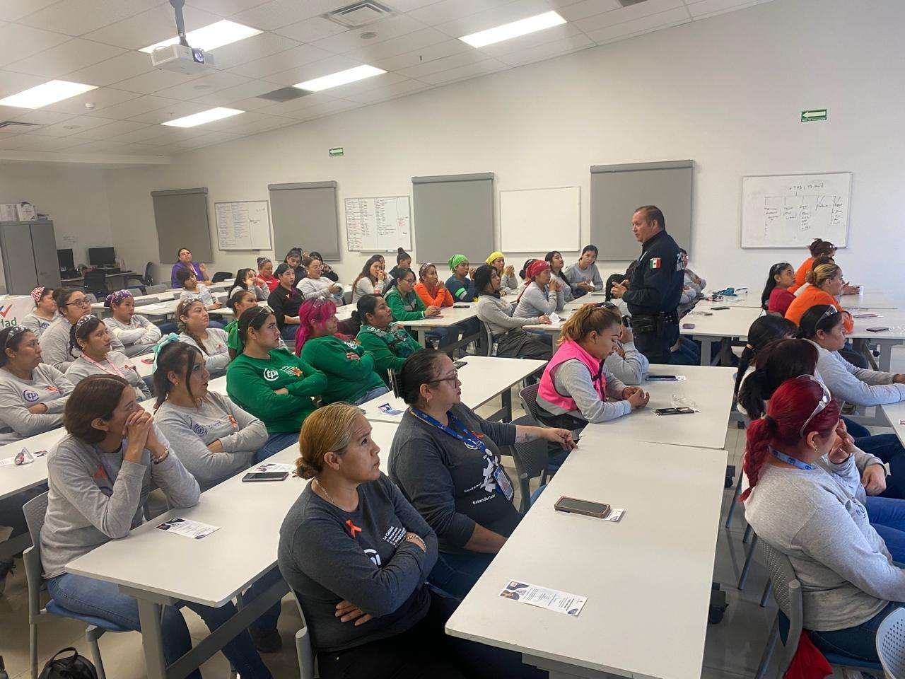 Den pláticas preventivas sobre violencia familiar en maquila TPI | El Bordo