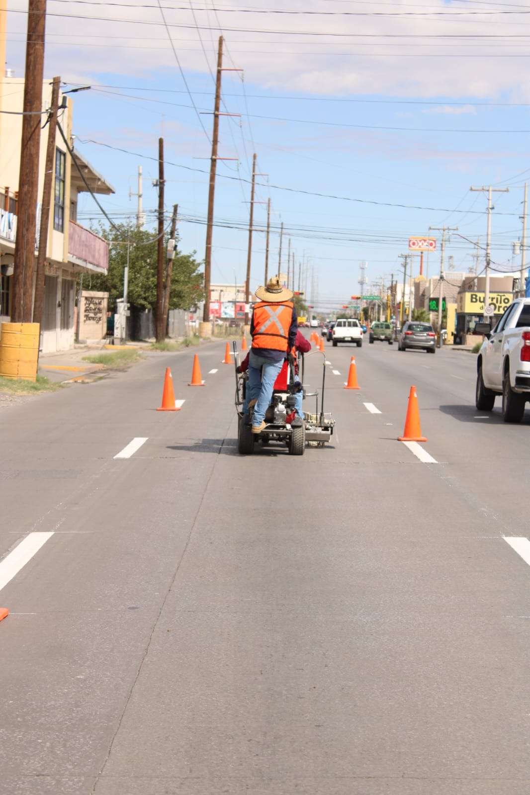 Delimitan carriles en la avenida Plutarco Elías Calles | El Bordo