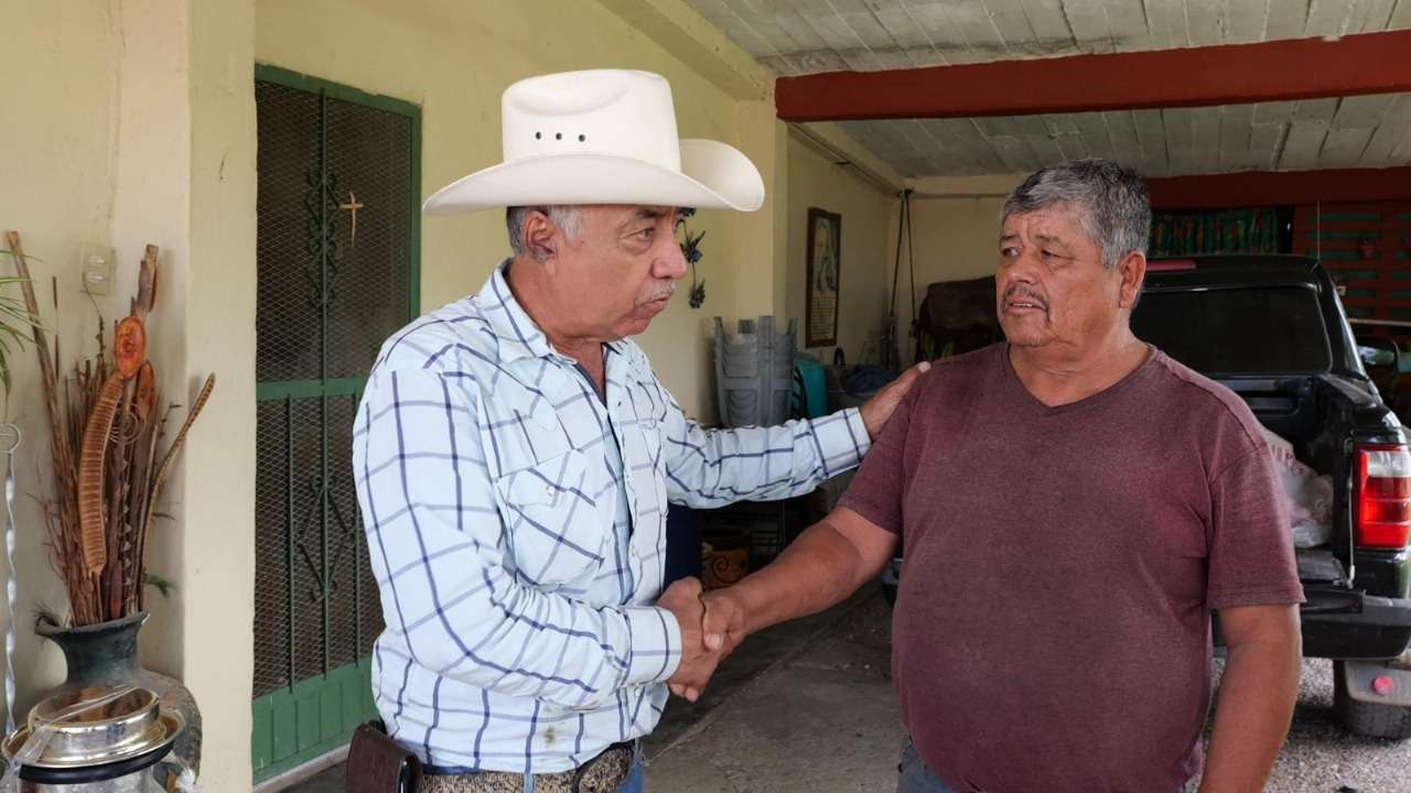 Entrega Diputado 2 ordeñadoras a productores lecheros en Altavista | El ...