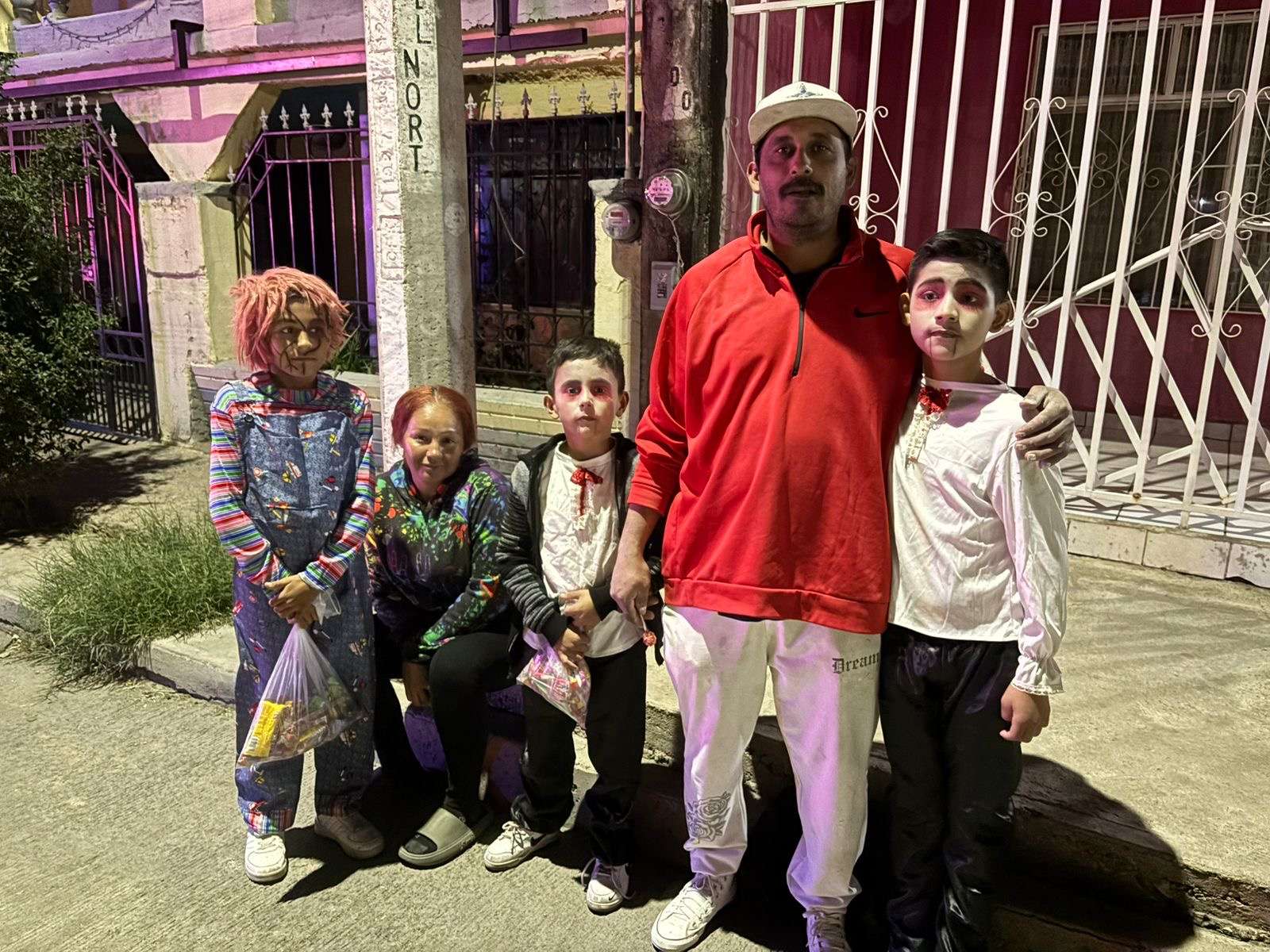Acuden padres con sus hijos a pedir Halloween por seguridad | El Bordo